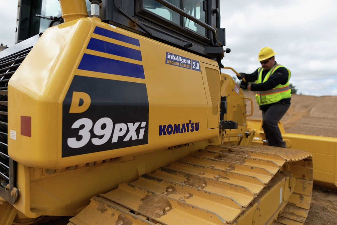 Komatsu's D39i-24 is the Smallest Dozer with Intelligent Machine ...