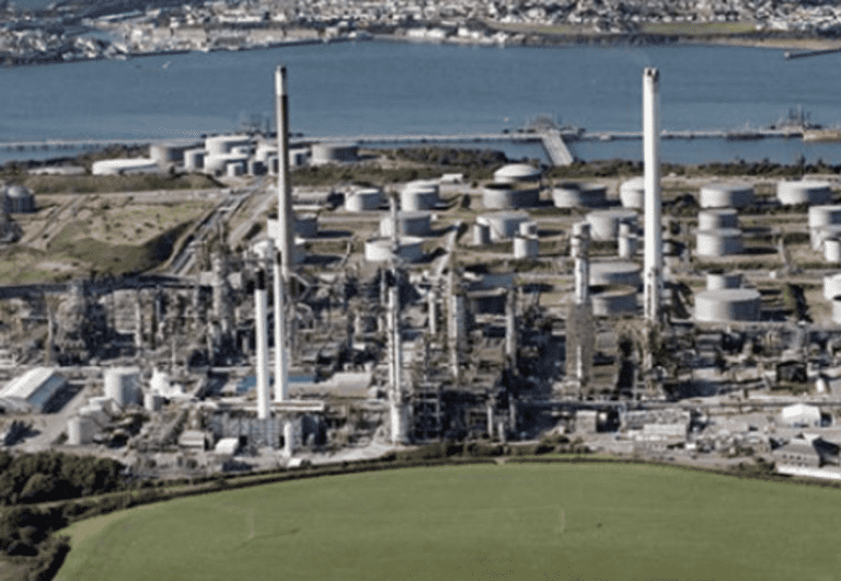 Welsh refinery construction workers win 11% pay rise - Construction News