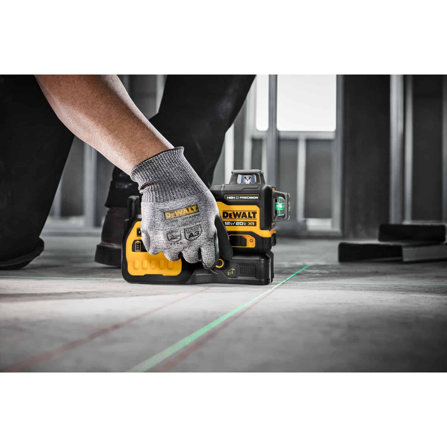 DEWALT 12V/20V MAX* XR High Precision 3 X 360° line laser ...